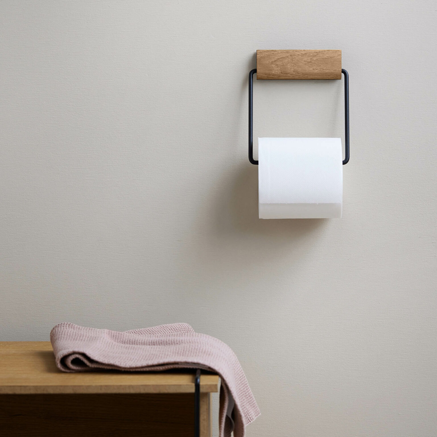 Moebe - Toiletrolhouder Eiken - koop je bij Scandinavisch Design byJensen